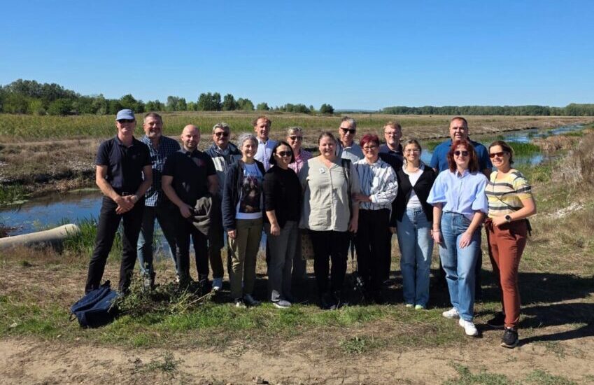 Steps towards inter-regional water partnerships in Romania - Dutch ...